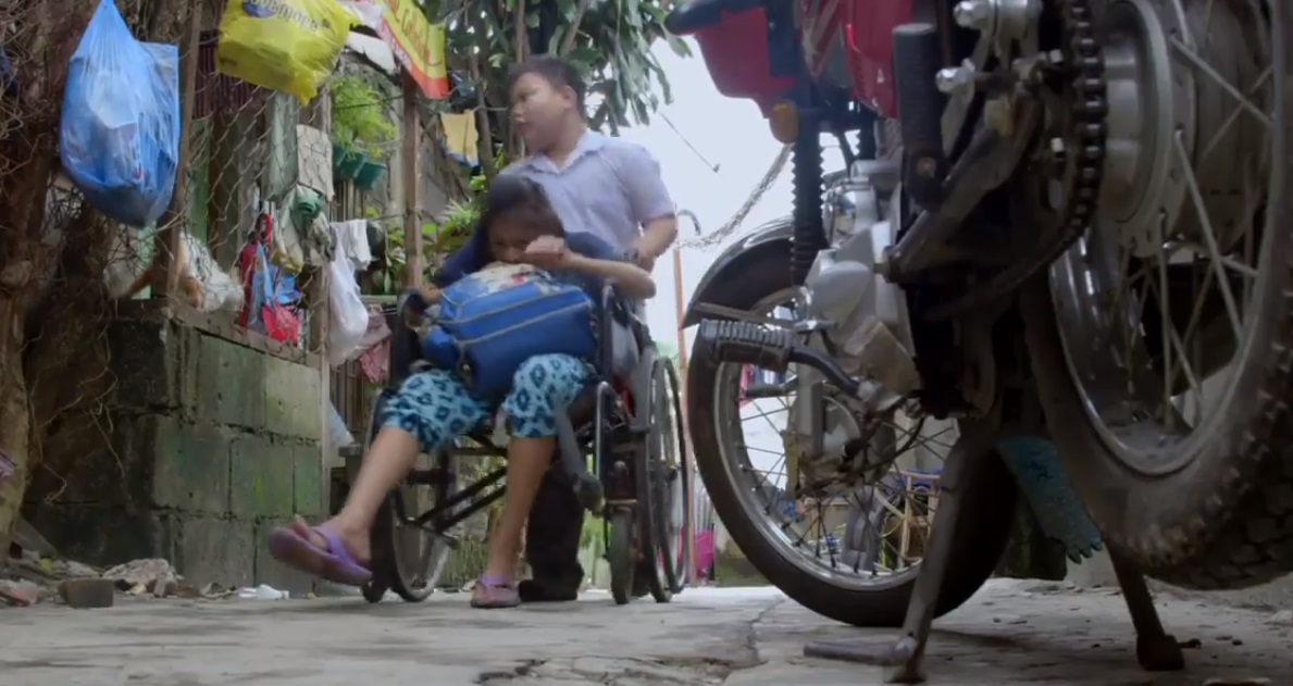 Nakaka-antig ng puso ang pagmamahal ng anak na ito sa kanyang ina na ...