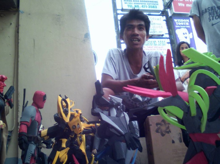 Kilalanin natin ang lalaking gumagawa ng mga Action Figures gamit ang ...