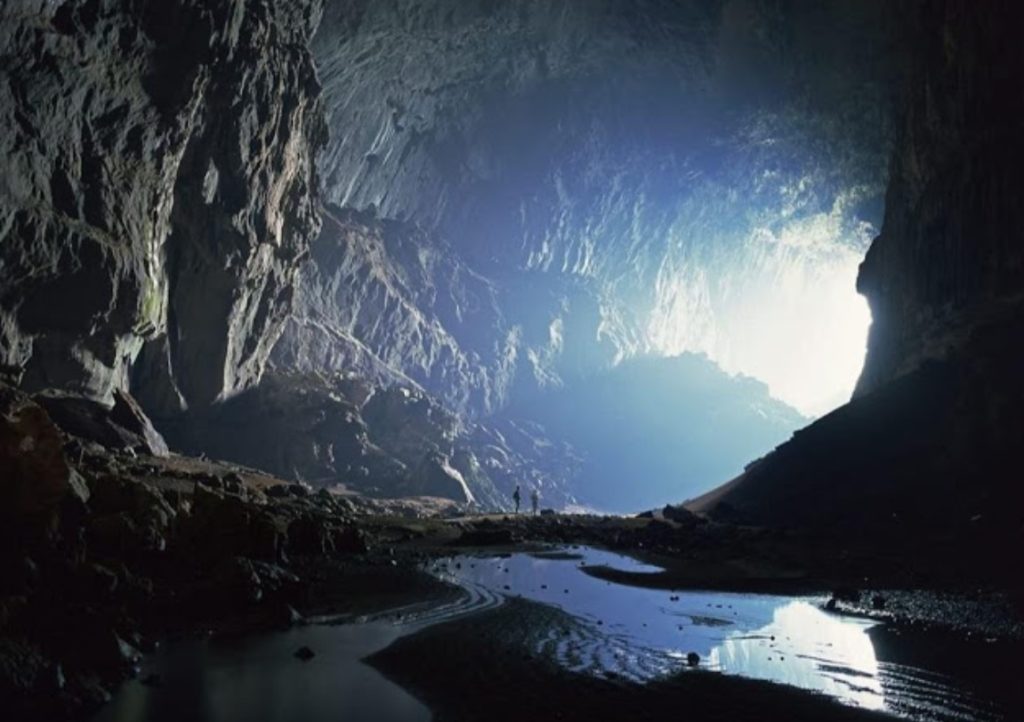 Isang Pasilip sa isang Maganda At Malaking Kuweba na matatagpuan sa ...