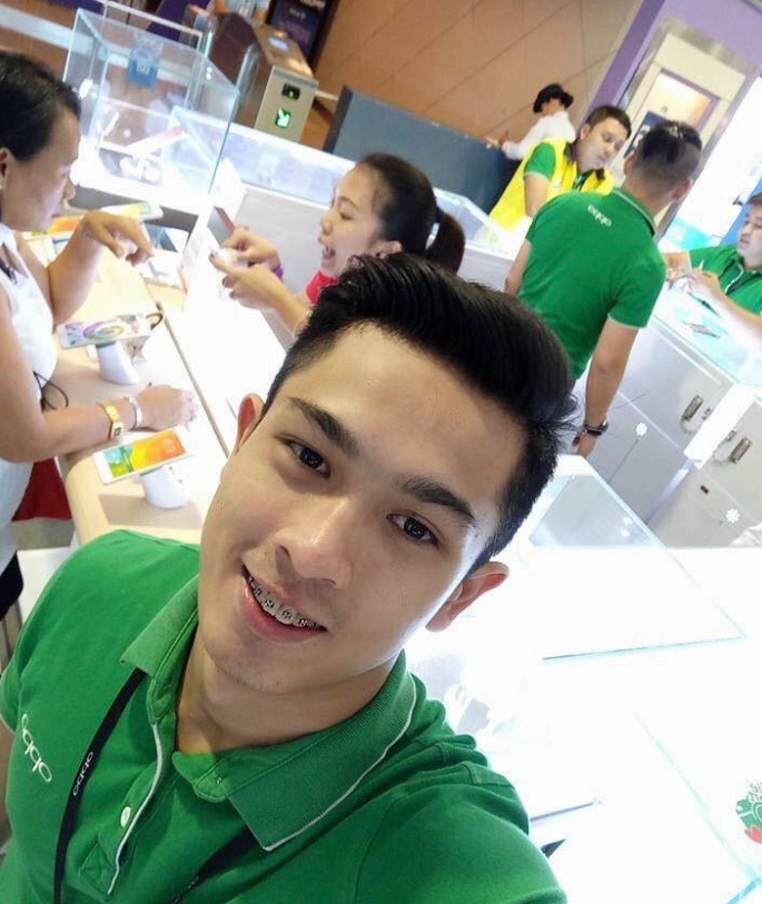 Isang Promodizer ng OPPO ang nagva-viral ngayon sa Social media dahil ...