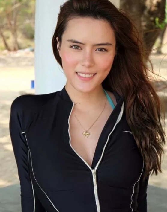 Siya si Angela Muhlach, ang magandang kapatid na babae ni Niño Muhlach ...