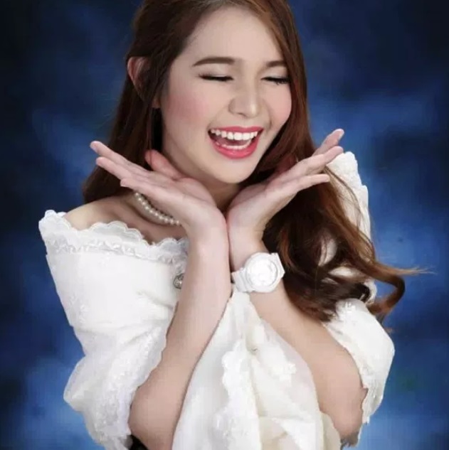 Mabighani Sa Kagandahan Ng Isang Pinay Nurse Na Isa Ring Modelo Juan Tambayan