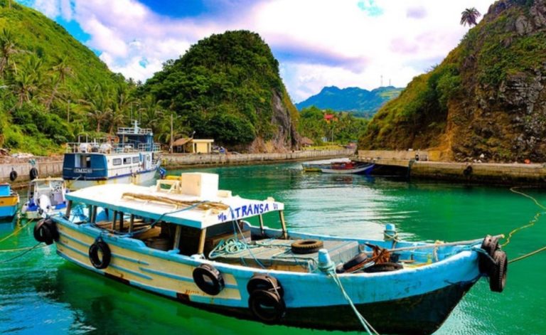 Nagbahagi ang netizen na ito ng mga nakamamanghang larawan ng Batanes ... Nagbahagi ang netizen na ito ng mga nakamamanghang larawan ng Batanes ...