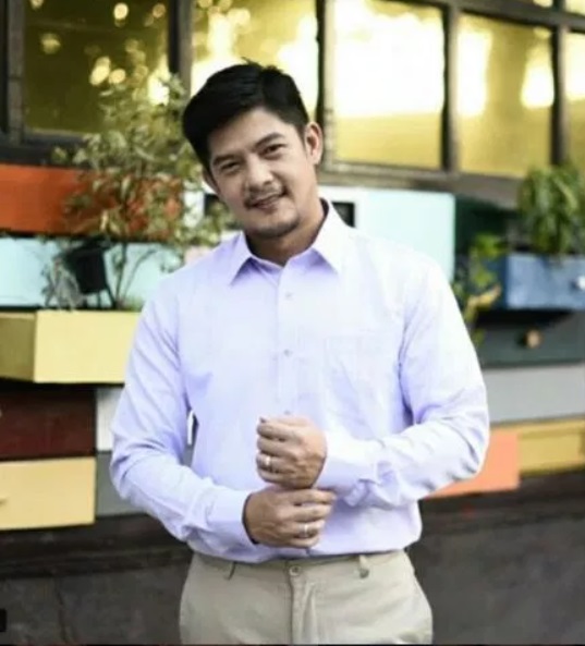 Masayang buhay ni Romnick Sarmenta kasama ang pamilya sa kanilang ...