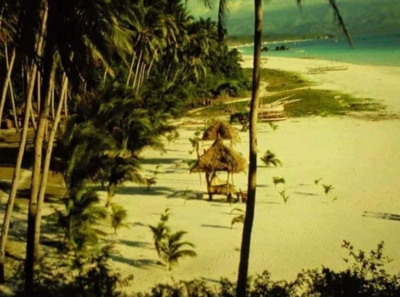 Mga larawan ng isla ng Boracay bago pa man ito dagsain ng mga turista ...