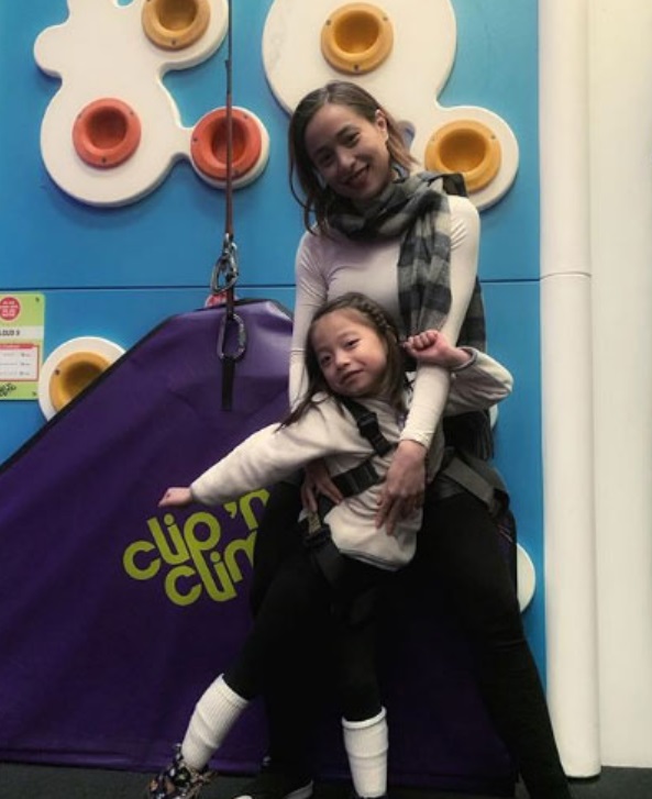 “Twinning photos” ng mag-inang Cristine Reyes at anak nitong si Amarah ...