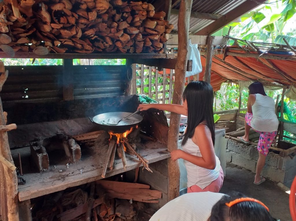 Dirty kitchen ng mga Pilipino noon, naghatid ng sari-saring alaala ng ...