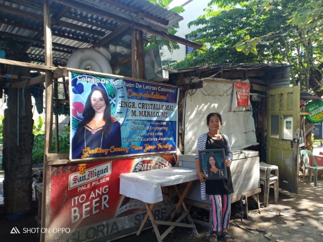 Isang estudyanteng nakatira sa tagpi-tagping bahay proud na ipinaskil ...