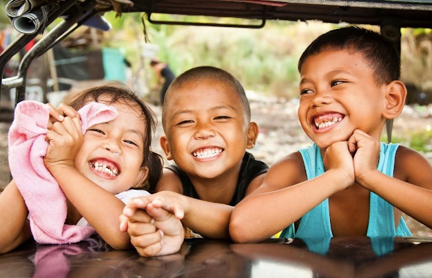 Mayamang ama na nais turuan ng leksyon ang kaniyang anak, pinatira ito ...