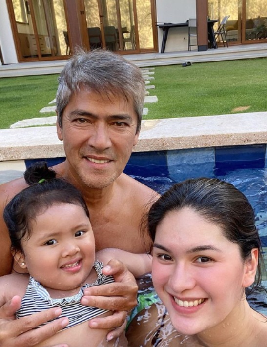 Cute at bibong pagkanta ni Baby Tali ng theme song ng Eat Bulaga ...