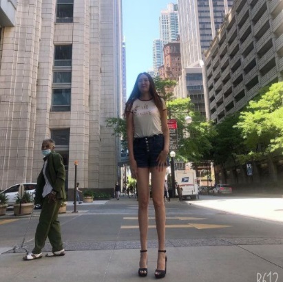 Siya ang tinanghal na ikalawa sa “World’s Longest Legs” dahil lamang sa ...