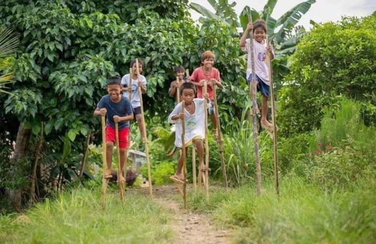 Tingkayad sa Maynila, Kadang sa Bacolod at Ilocos, Tayakad sa Quezon ...